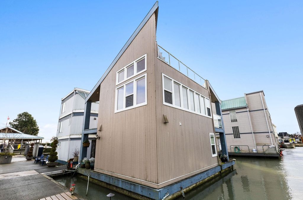 13 3459 W River RD Delta Delta For Sale, R3075702 - StrawHomes.com