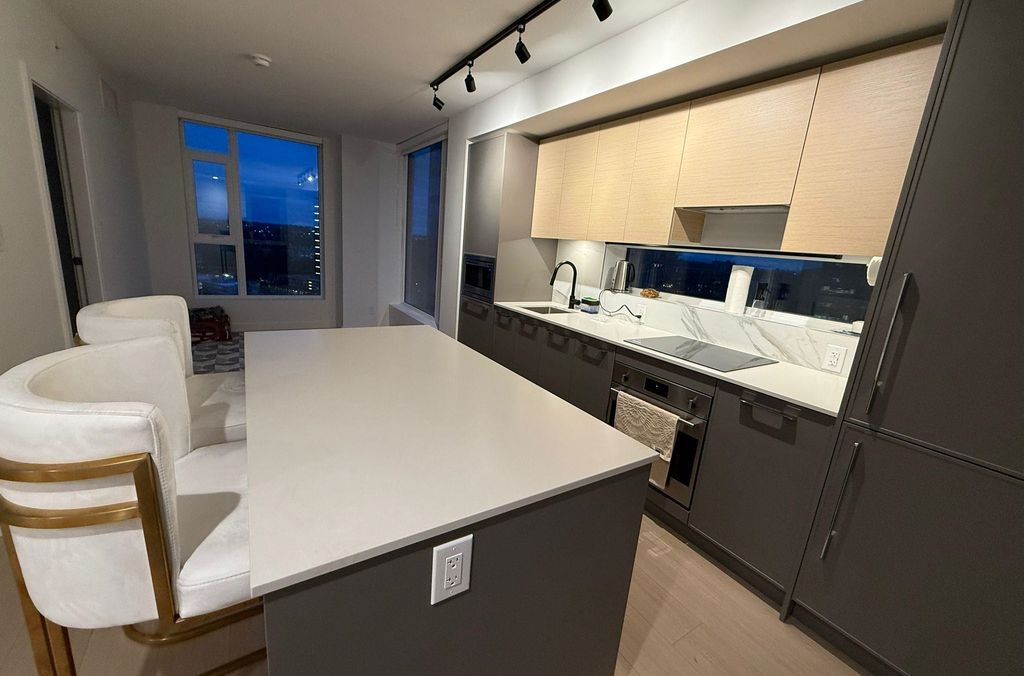 1503 13745 George Junction Surrey Surrey For Sale, R3033812 - StrawHomes.com