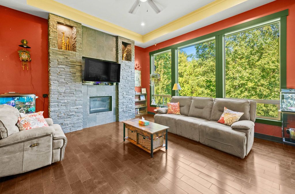 2518 Whatcom RD Abbotsford Abbotsford For Sale, R3046437 - StrawHomes.com