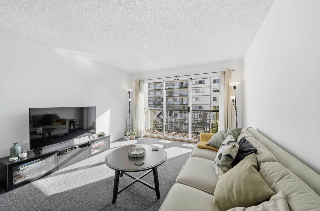 305 428 Agnes ST New Westminster New Westminster For Sale, R3065446 - StrawHomes.com